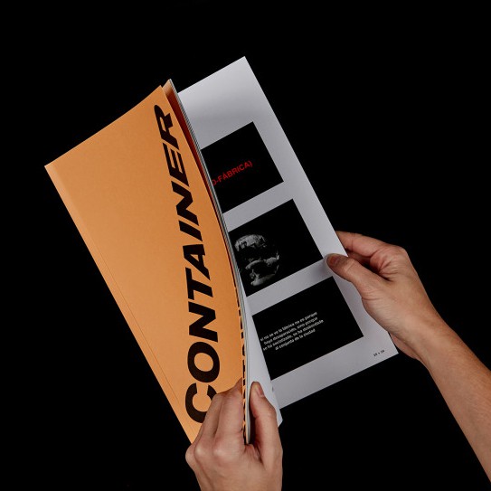 Impresión de la revista en papel Container 01: Mercancía