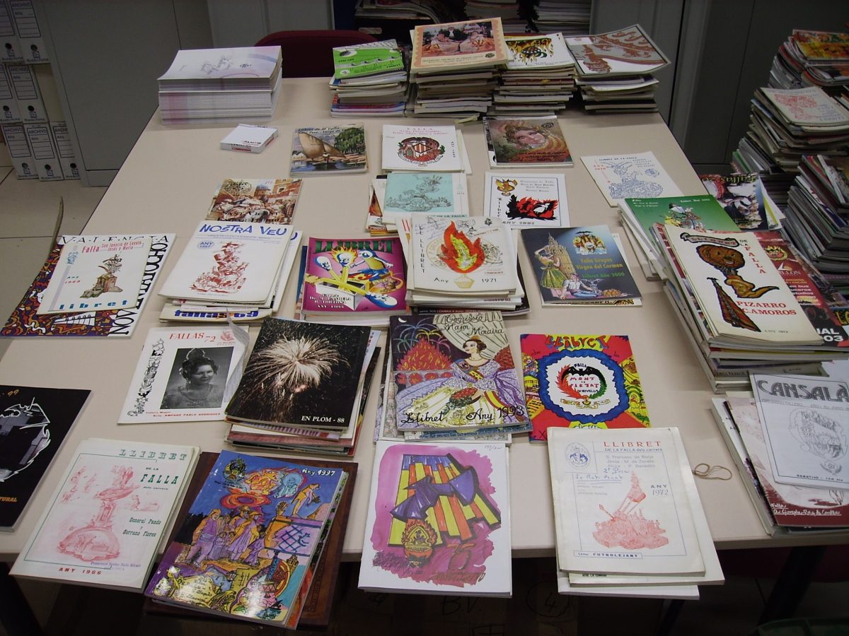 Llibrets de falla. Su historia. Conoce como nació y quien lo creó.